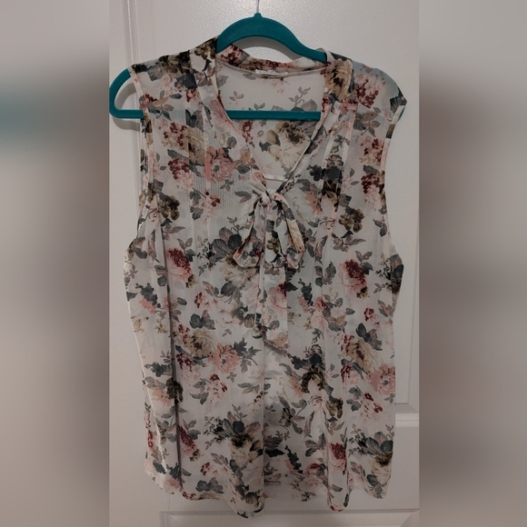 Siren Lily | Tops | Siren Lily Plus Size Floral Sleeveless Blouse With ...